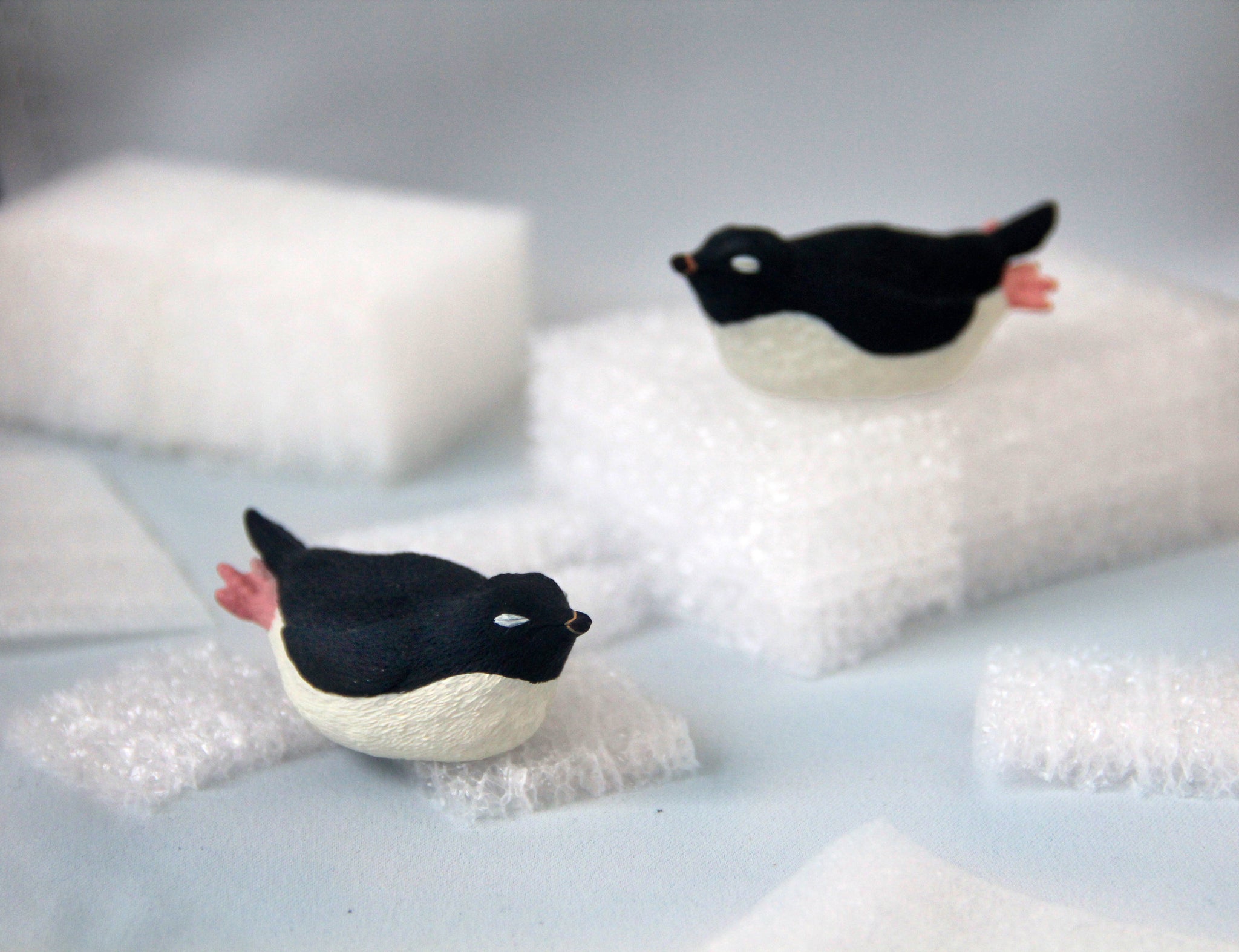 Adelie Penguin Figurine – ESUZ LLC